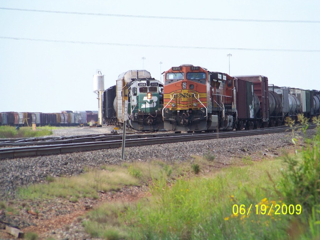 BNSF C44-9W 5311 & BNSF GP50 3128